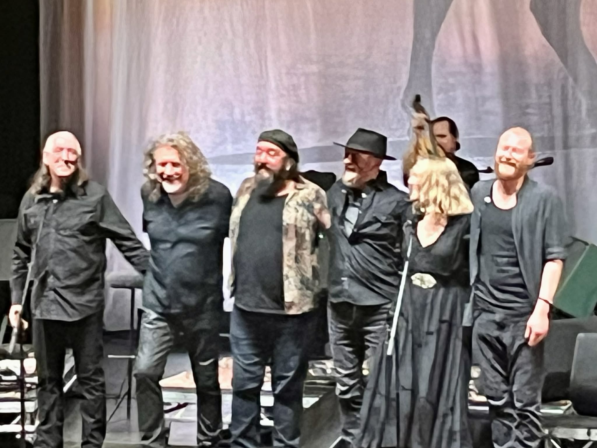 Tight But Loose » Blog Archive ROBERT PLANT'S SAVING GRACE WITH SUZI DIAN - DING DONG MERRILY UK ...